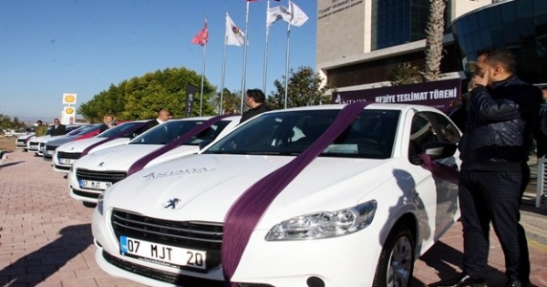 25 TL’ye son model araba sahibi oldular