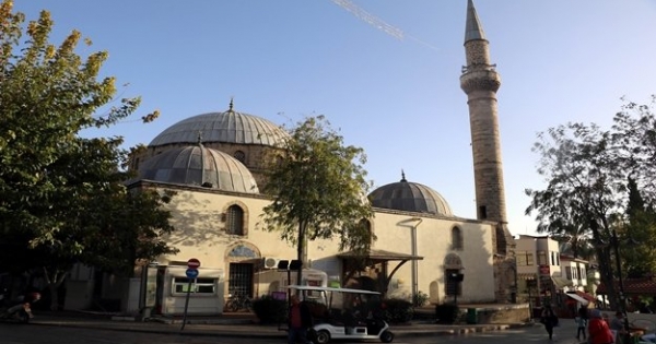 400 yıllık caminin altın yaldızlı figürleri kayıp